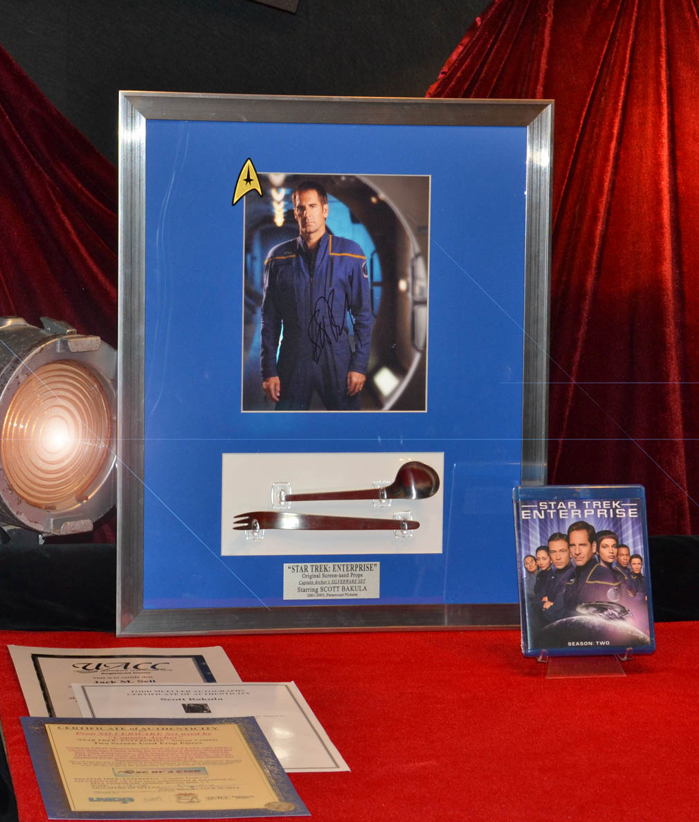 Купить Автографы STAR TREK Prop FORK & SPOON, Signed SCOTT BAKULA ...
