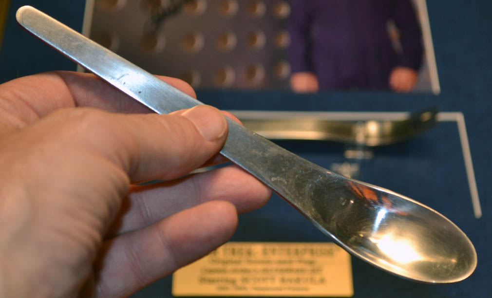 Купить Автографы STAR TREK Prop FORK & SPOON, Signed SCOTT BAKULA ...