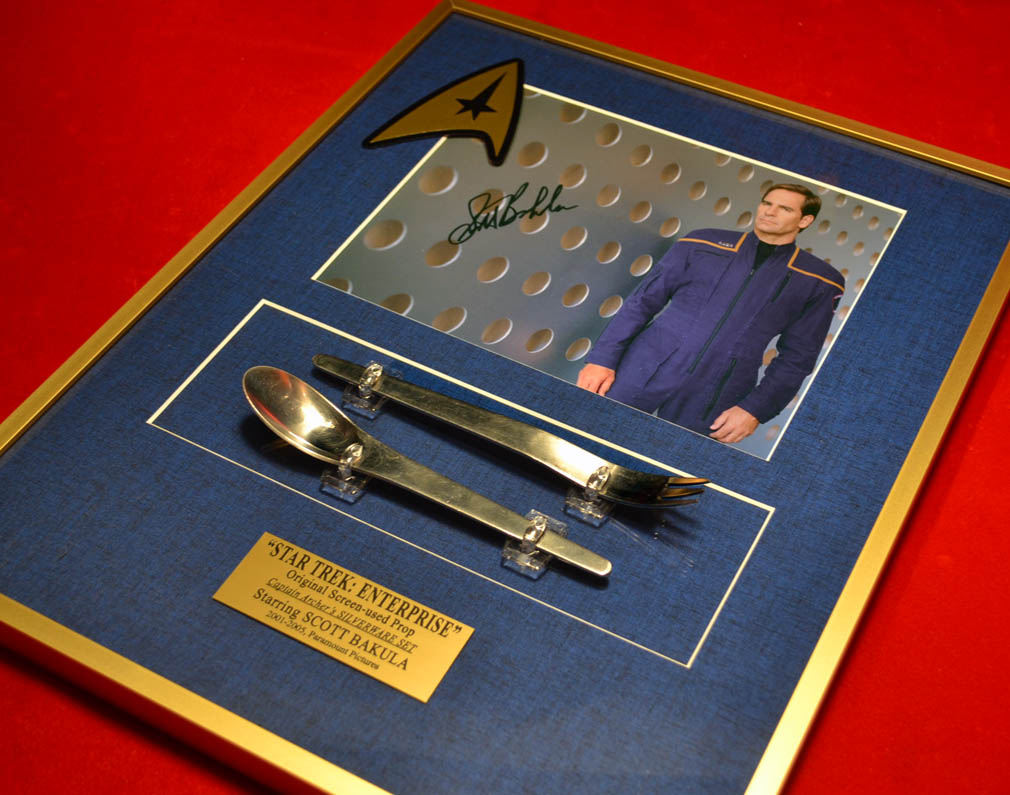 Купить Автографы STAR TREK Prop FORK & SPOON, Signed SCOTT BAKULA ...