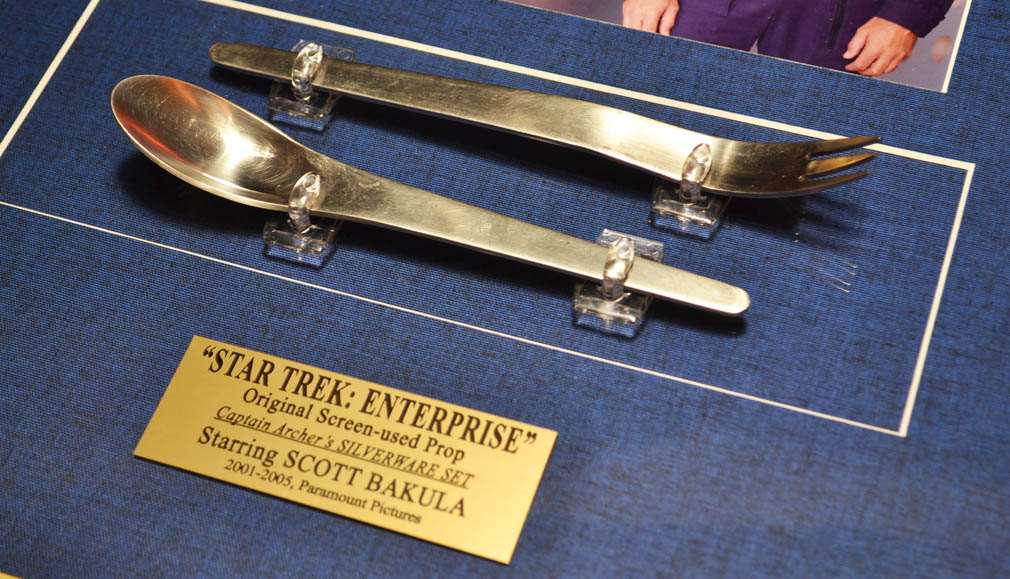 Купить Автографы STAR TREK Prop FORK & SPOON, Signed SCOTT BAKULA ...