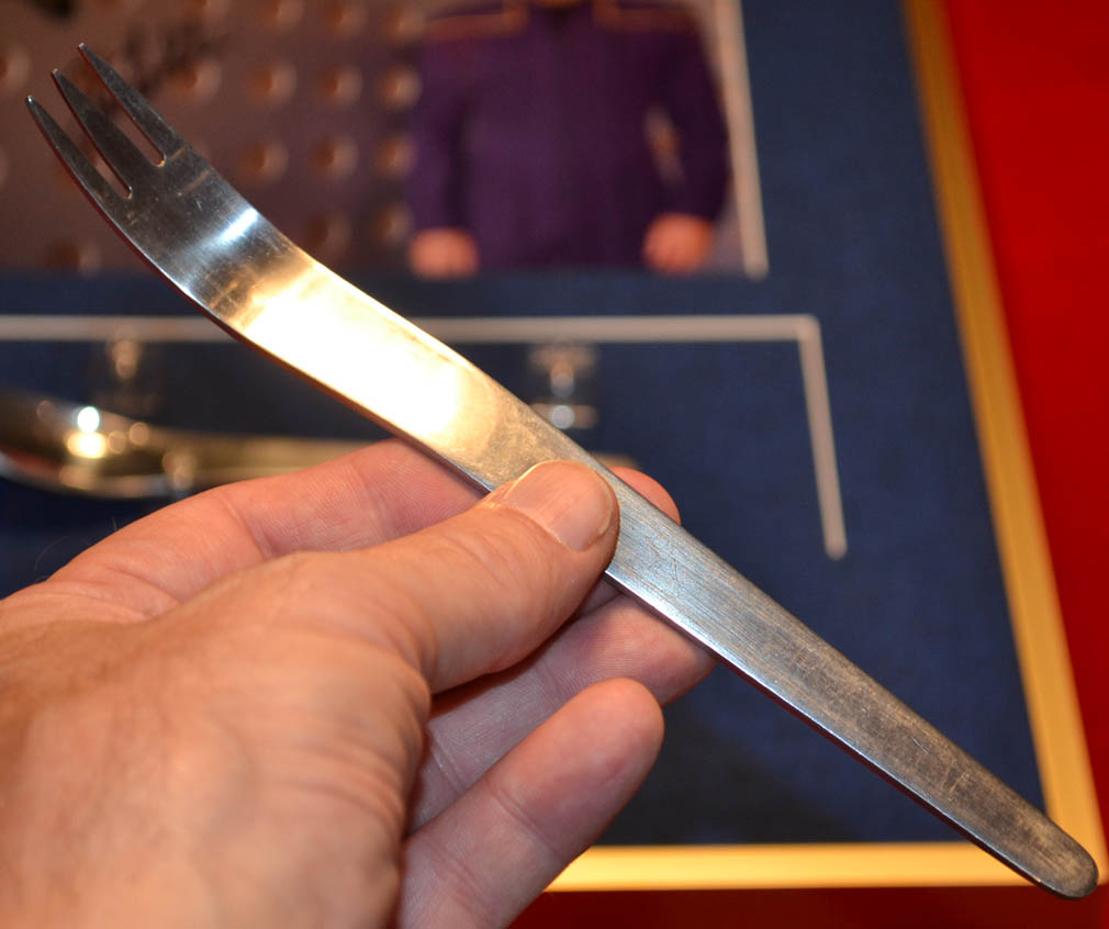 Купить Автографы STAR TREK Prop FORK & SPOON, Signed SCOTT BAKULA ...