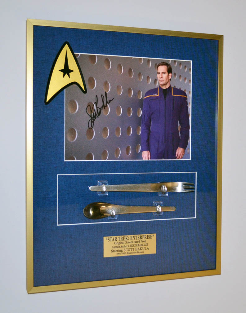 Купить Автографы STAR TREK Prop FORK & SPOON, Signed SCOTT BAKULA ...